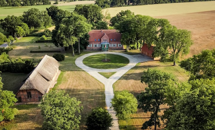 Exklusiver Forsthof In Abseitslage Mit Großem Park - Parchim