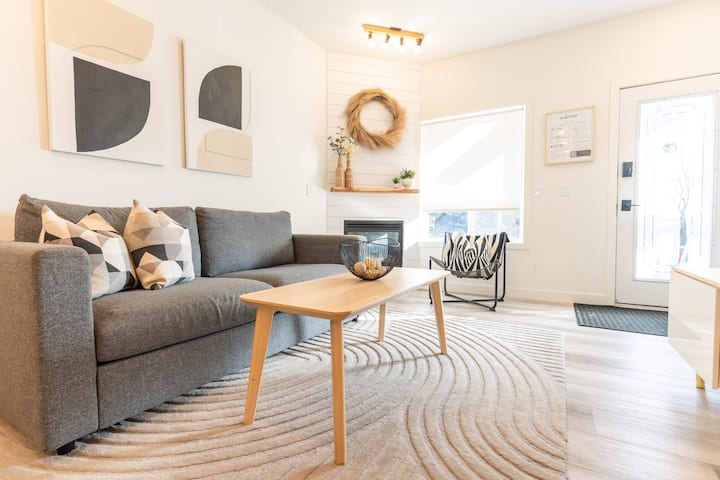 The Overlook Stay - Dual Suites - Banff, AB, Canada