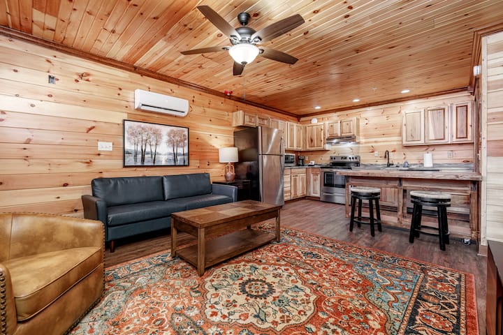 Best Cottage 16, King Luxury Suite Full Kitchen - Hot Springs, AR