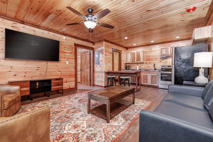 Best Cottage 17, King Luxury Suite Full Kitchen - Hot Springs, AR