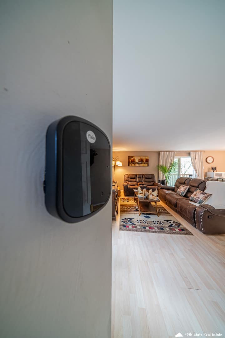 Lodge Comfort: King & Queen | Garage | Laundry Rm - Long Lake, Anchorage