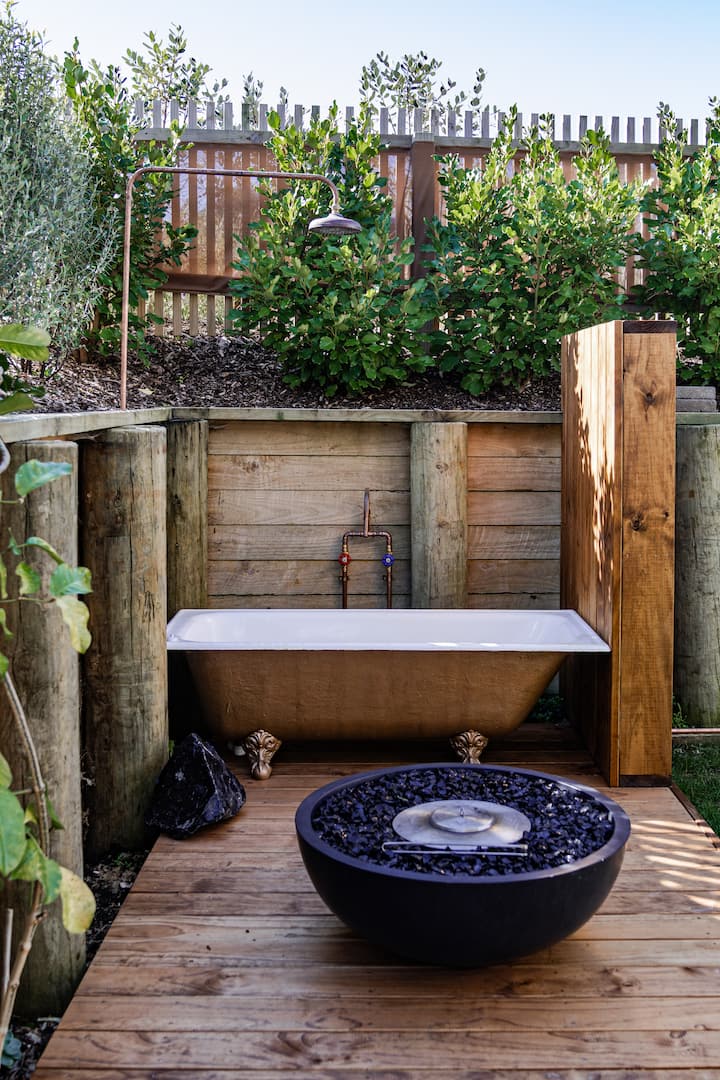 Ataahua Rangitahi Stay | Outdoor Bath - Raglan