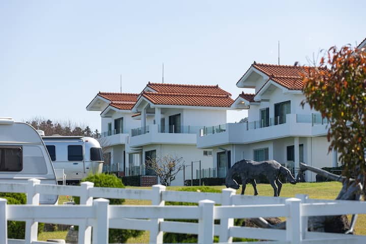 Stay Near Halla Mt./ Infinity Pool/bvlgari/dyson - Jeju