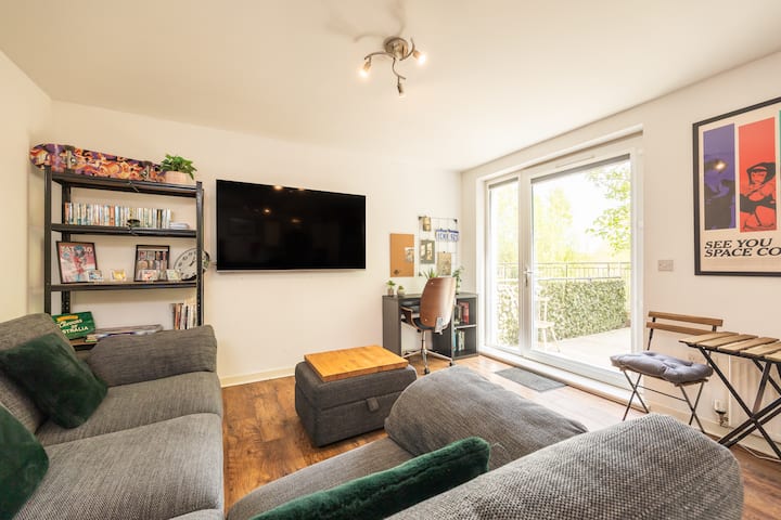 Inviting 1-bed Flat With Patio Near Lochend Park - Edinburgh