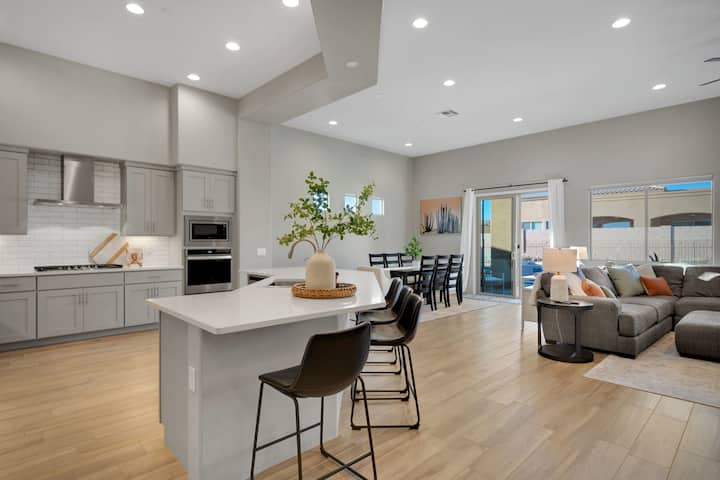 Premier Dove Mountain | Hot Tub | Pool | All New! - Marana, AZ