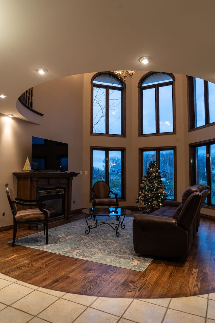 B3 - Comfy And Clean Bedroom By The Lake - Windsor