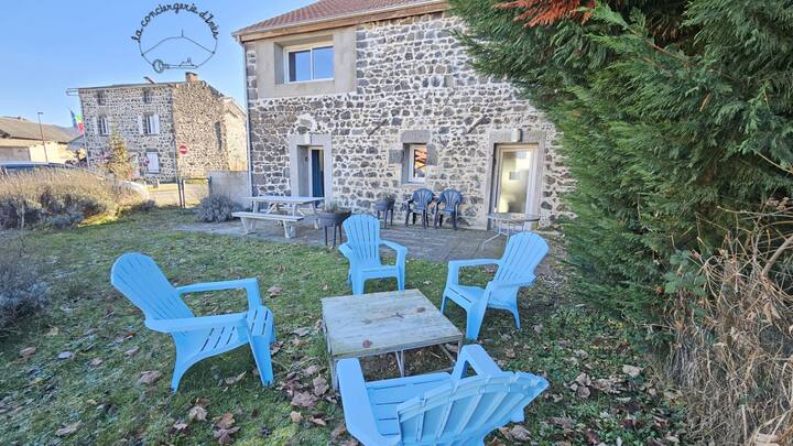 L'ours #Terrasse#vulcania - Pontgibaud