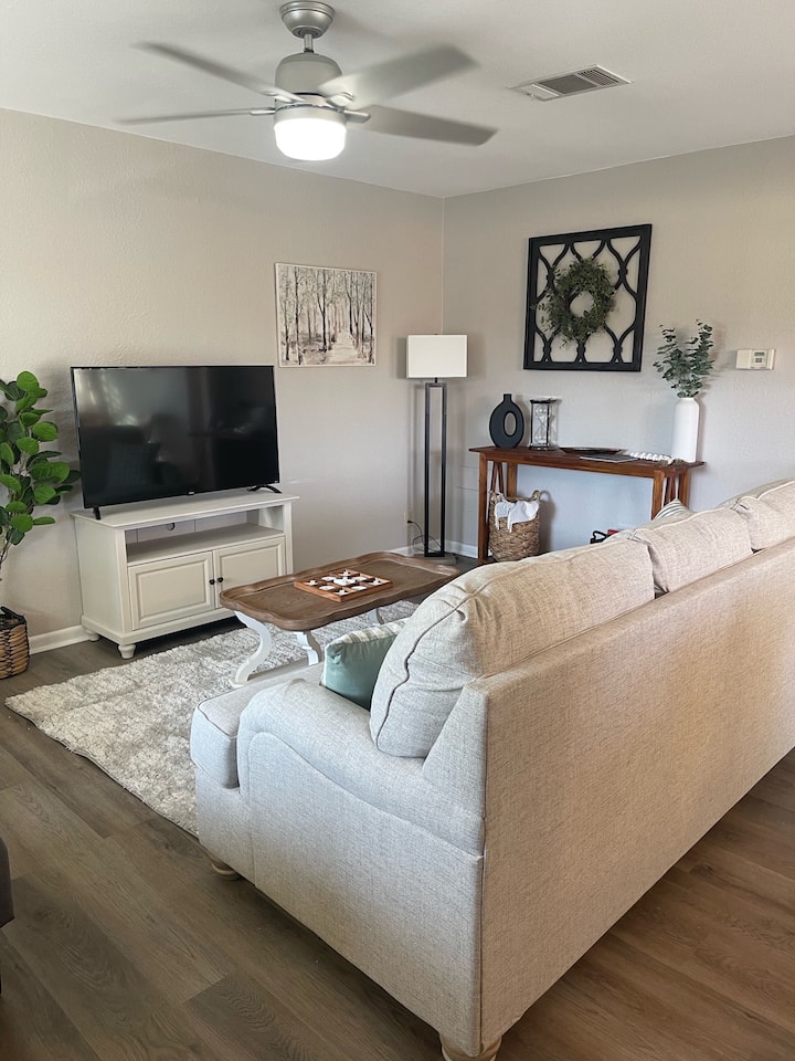 Spacious Duplex Near Bull Branch - Taylor, TX