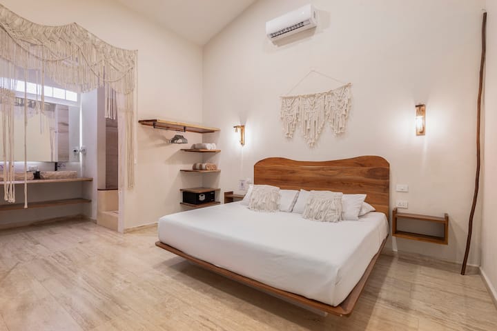 Hot Tub, Pool & Street Parking, Fully Equipped - Tulum