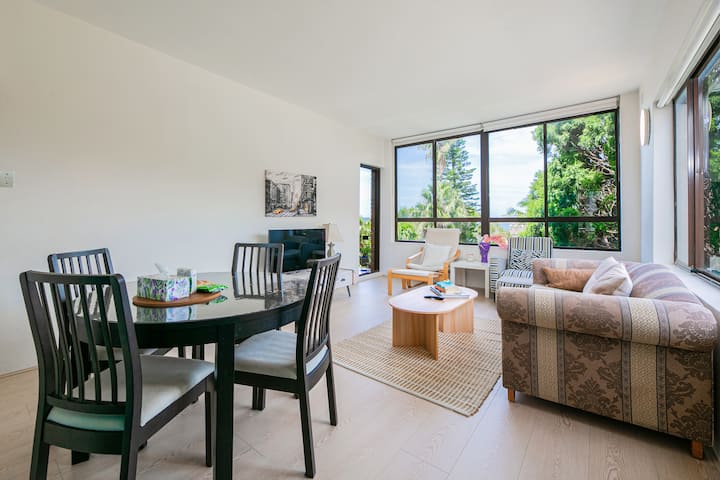 The North Pearl, Waterview | Train | Ferry - Manly