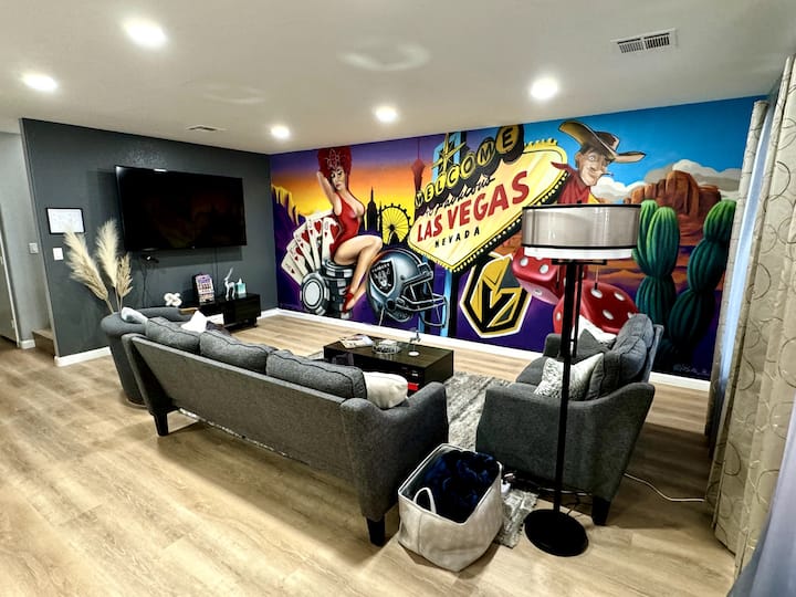 Modern & Spacious, Near Airport, Strip & Stadium - Las Vegas, NV
