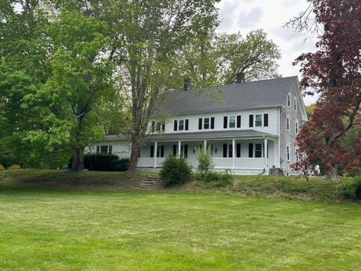 Coastal Farm At Ninigret Pond Sleeps 4 - 12 People - Charlestown, RI