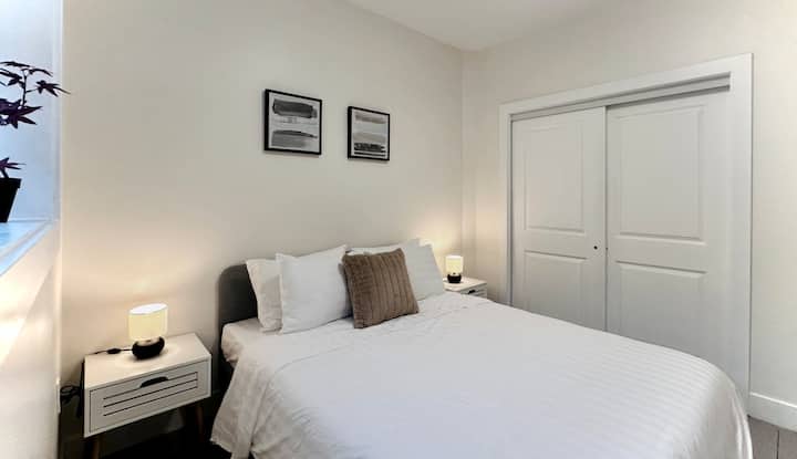 Blissful Stay In Surrey Suite 2 - Surrey