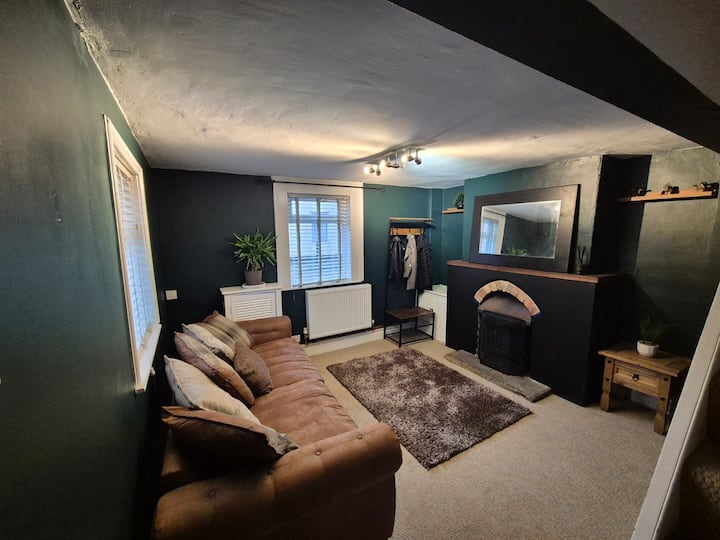 Rustic, Two Bed House - Gloucester