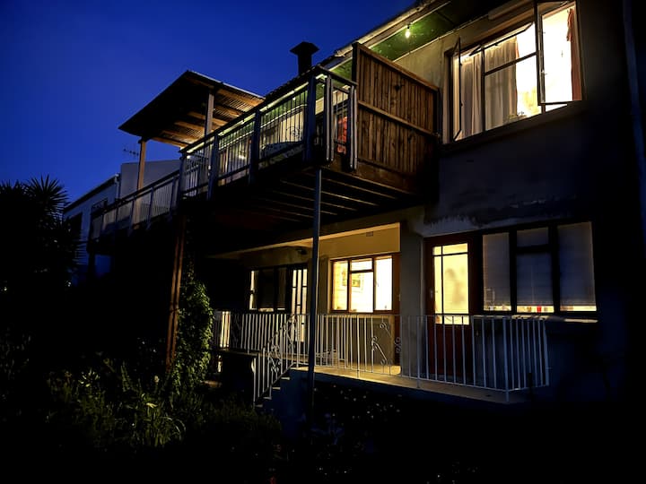 Quirky, Artists Dream - Magnificent Mountain Views - Cape Town