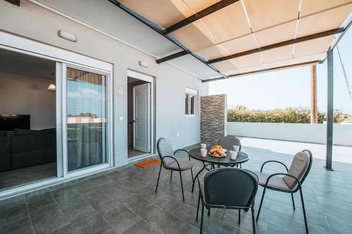 Spacious & Quiet Condo, Perfect For Families - Kos