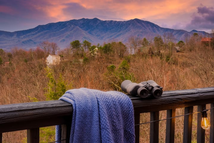 View, 3 King Suites, Bunks, Game Room, Hot Tub - Gatlinburg, TN