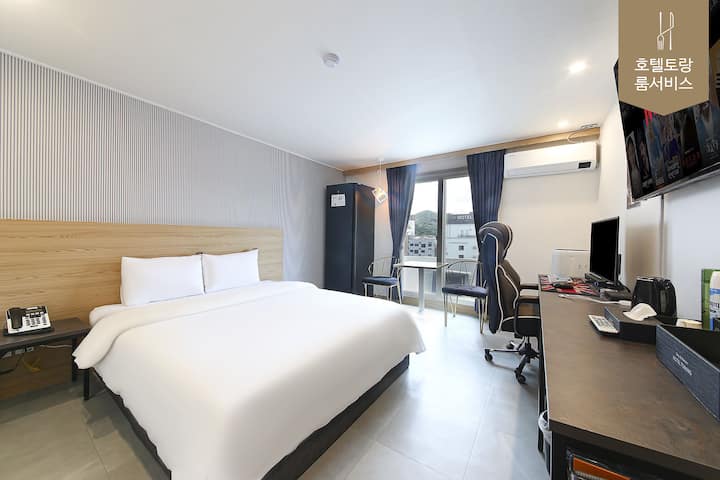 [전주호텔토랑]3.프리미엄(무료조식/75"tv/룸서비스/스타일러/무료넷플릭스/고사양pc) - Jeonju-si