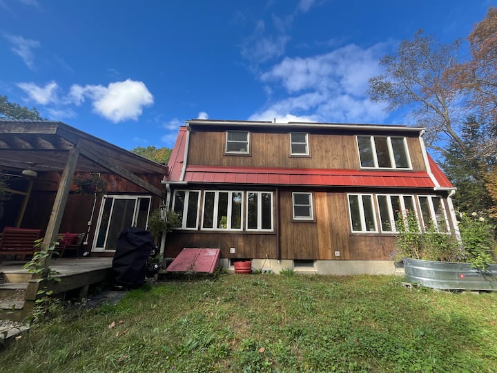 Cozy Country River Home - Greenfield, MA