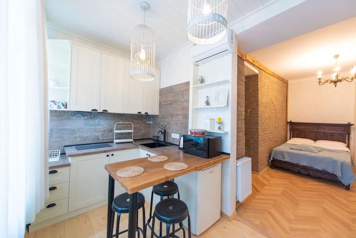 Antic Apartment In Old Tbilisi - Tiflis