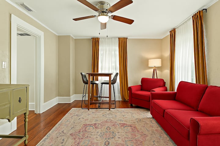 Vintage View Loft (Pet-friendly) 2 Bed Plus Office - St. Petersburg, FL
