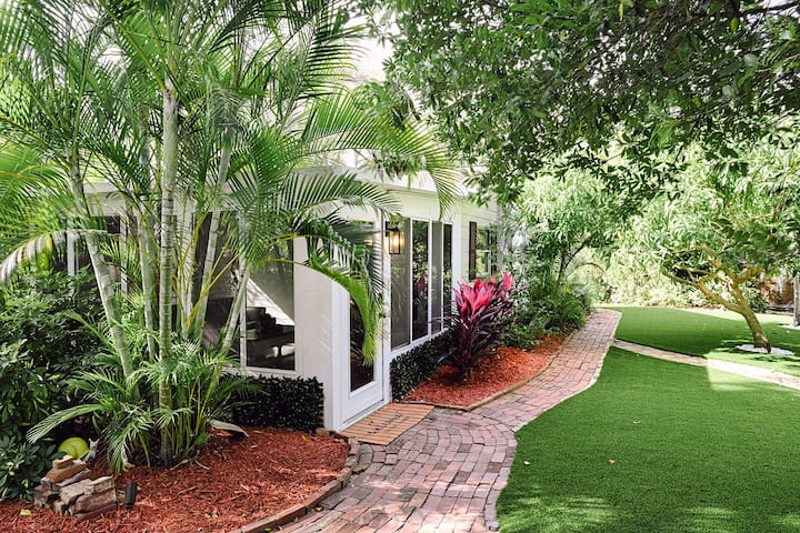 Mango Tree Cottage: Bike Trail - Dunedin, FL