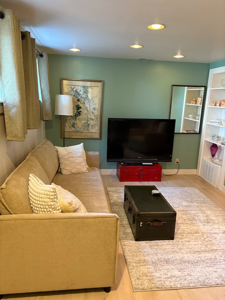 Full Cozy Private Guest Suite - Seattle, WA