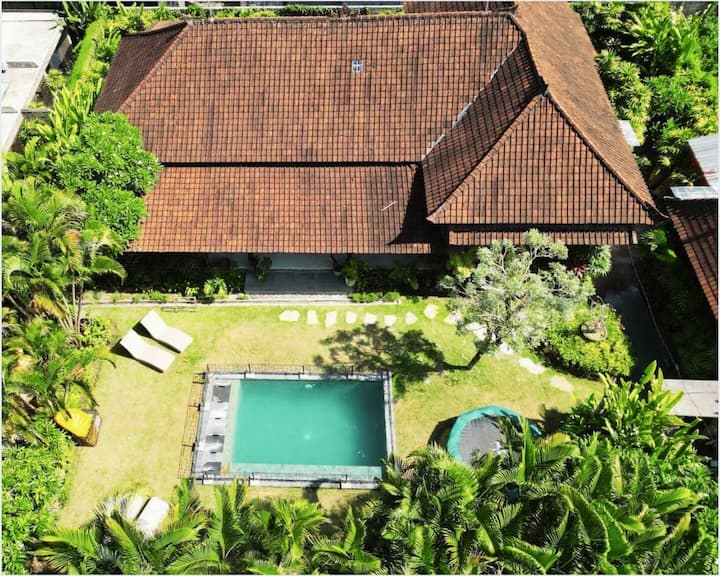 Villa With Large Garden & Pool In Canggu Promo-20% - Bali