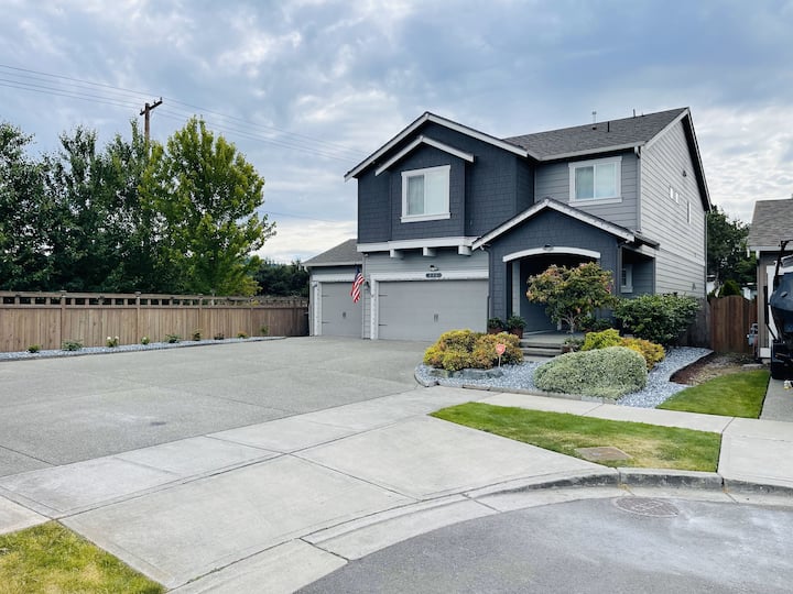 Clean Living, Entire Home  4br 2.5 Bath - Puyallup, WA