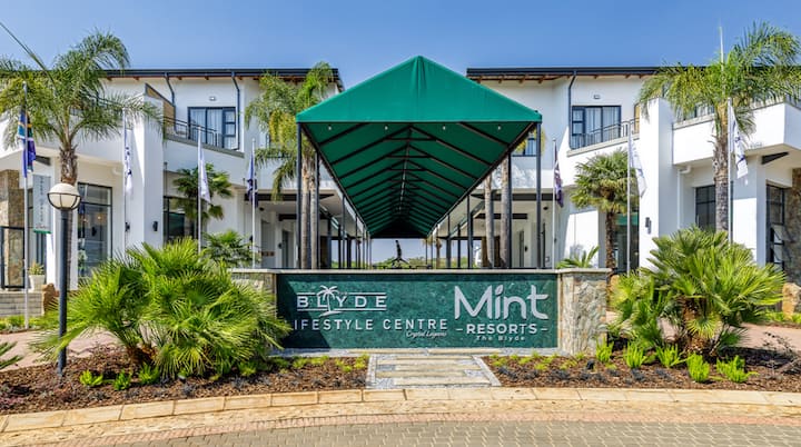 Crystal Lagoon Bliss | Smart 1br At The Blyde - Tyger Valley