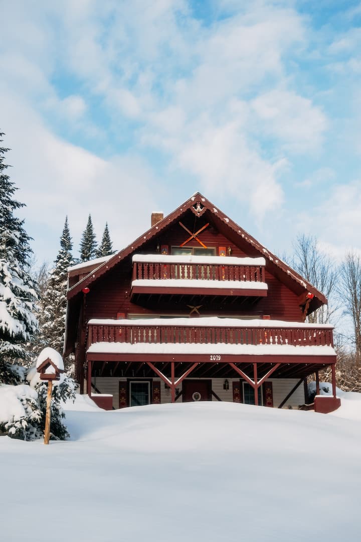 Vast Trailside Chalet Near Burke Mountain - Vermont