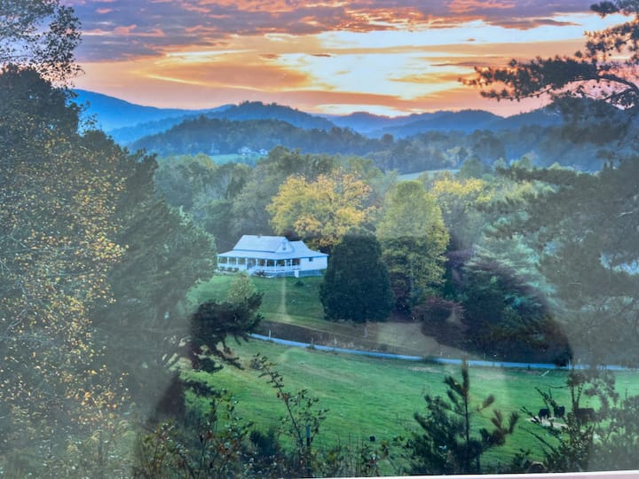 115 Year Old Farm House - Townsend, TN