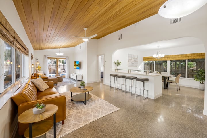 Vacation Abode W/ Solar Heated Pool And Patio - Fort Lauderdale, FL