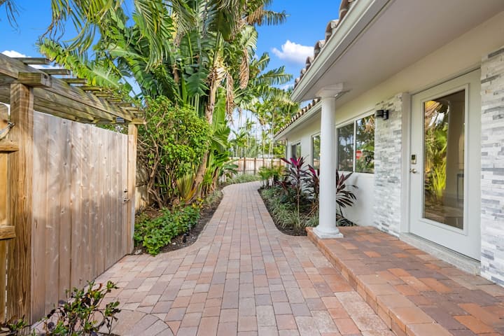 Sunny Paradise Getaway | Private Solar Heated Pool - Wilton Manors, FL