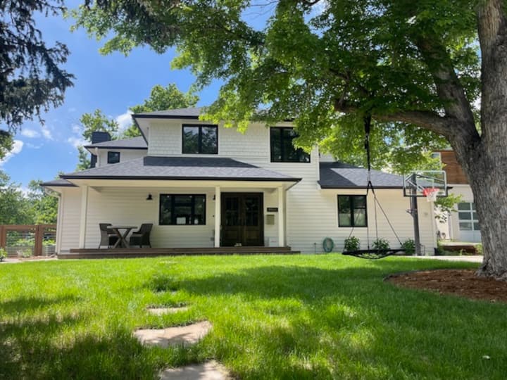 Modern Farm Style Home - Walkable & Spacious - Boulder, CO