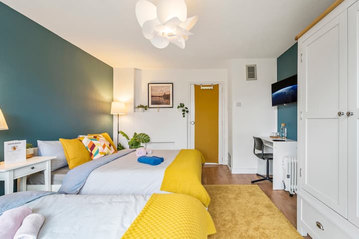 2 Double Bed Central, Reasonable Room - Whitehall