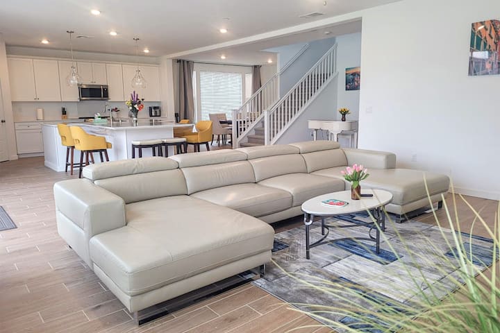 Sequoia Deluxe /New House 5 Beds 3.5 Baths - Visalia, CA