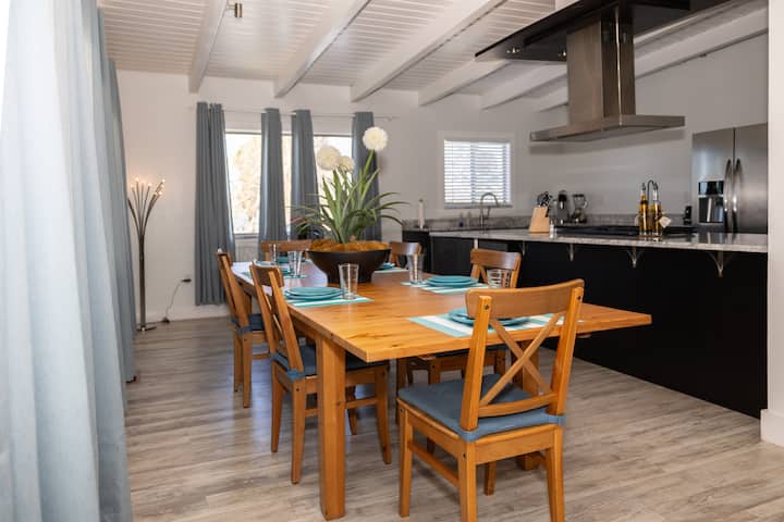 Luxury Loft Villa, Deluxe 3-king Apt In Nob Hill - Albuquerque