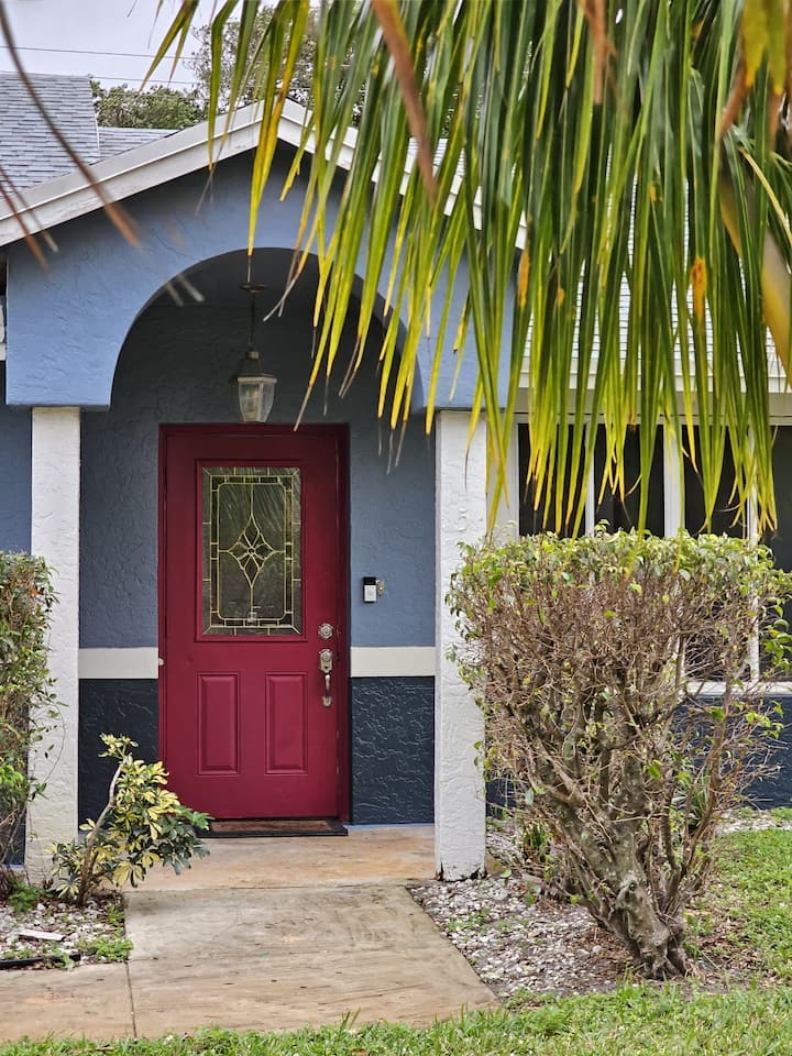 Cozy Gateway Place - Deerfield Beach, FL