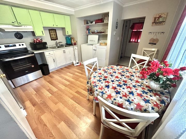 Downtown Long Term W Smart Tvs L Full Laundry - Old Forge, PA