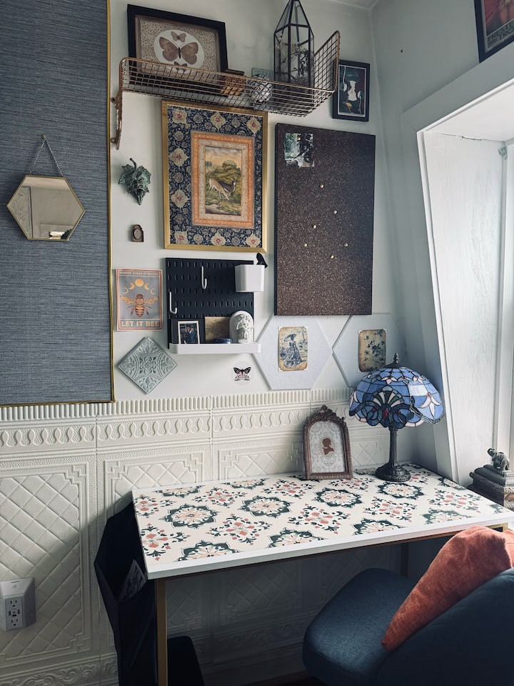 Top Floor Charmer - Rhode Island