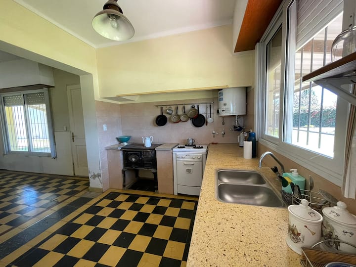 La Abelina, Tu Lugar De Descanso - Lobos