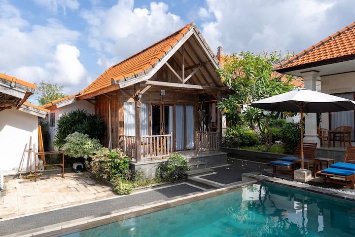 Bungalow With Bathroom Kitchen And Swimming Pool - Bali