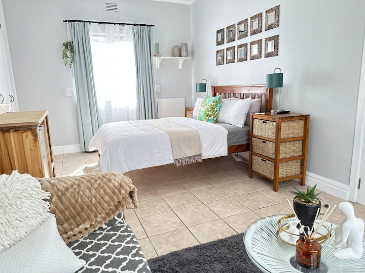 Beautifully Decorated Double Room 2 - Knysna