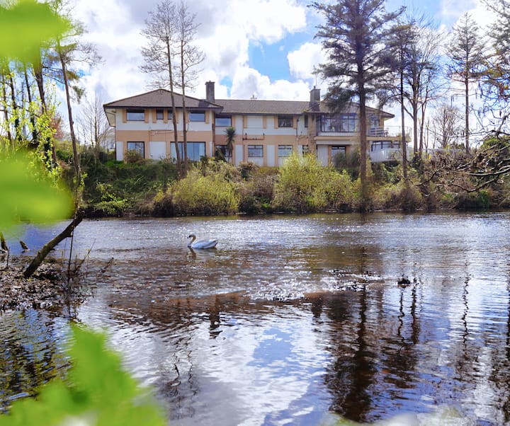 Ensuite Double Room In Riverside Bed & Breakfast - Killarney