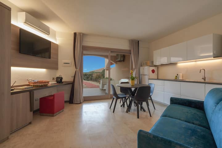 Borgo Punta Tegge Il Mare La Spiaggia Il Tramonto - La Maddalena