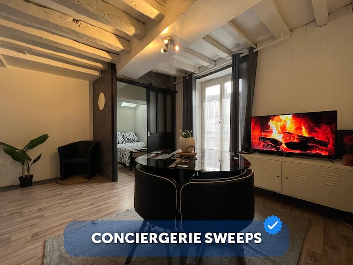 The Red And Black Retreat - Fontainebleau Center - Fontainebleau