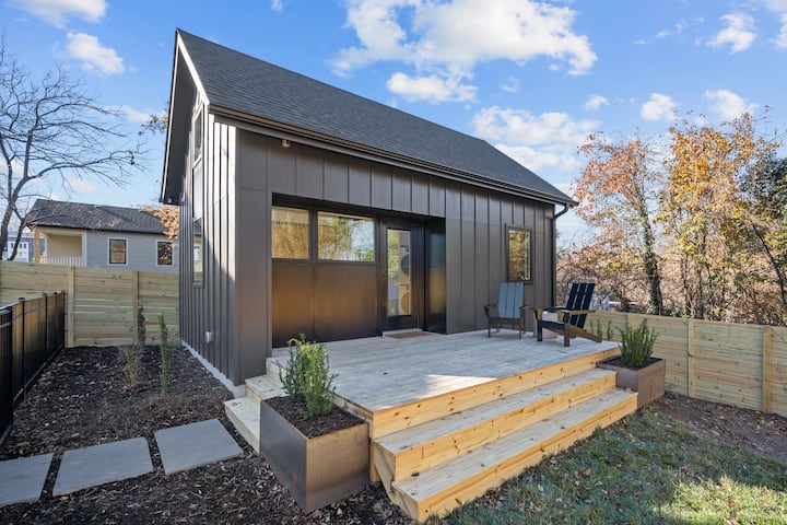 Tiny Home, Fantastic Location Close To 9th Street! - Durham, NC