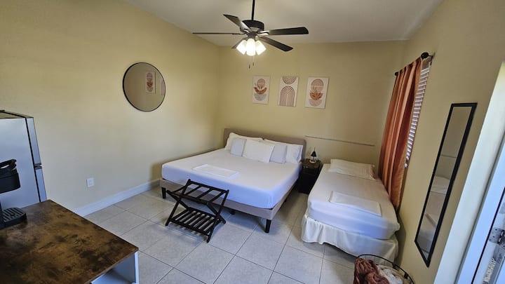 Stay In A Cozy, Centric & Convenient Apartment. - Florida City, FL