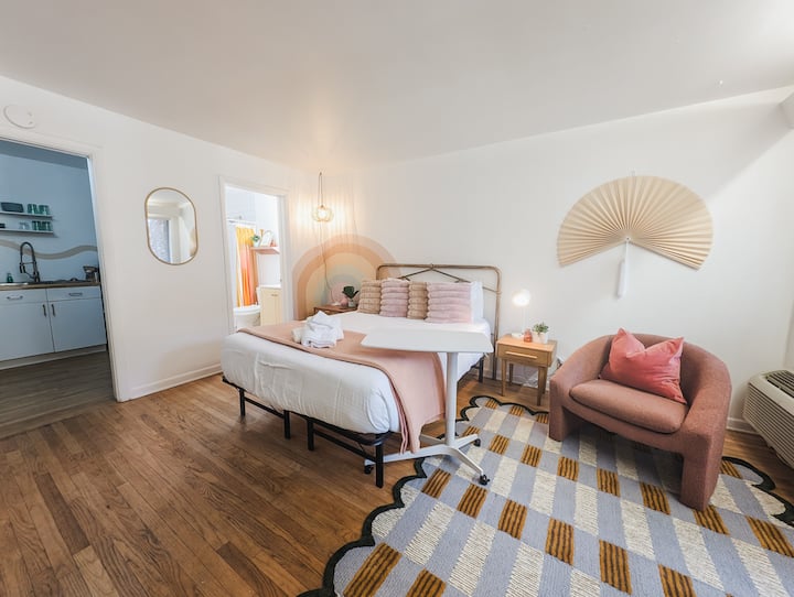 The Rainbow Room | Studio Apartment - Columbia, SC